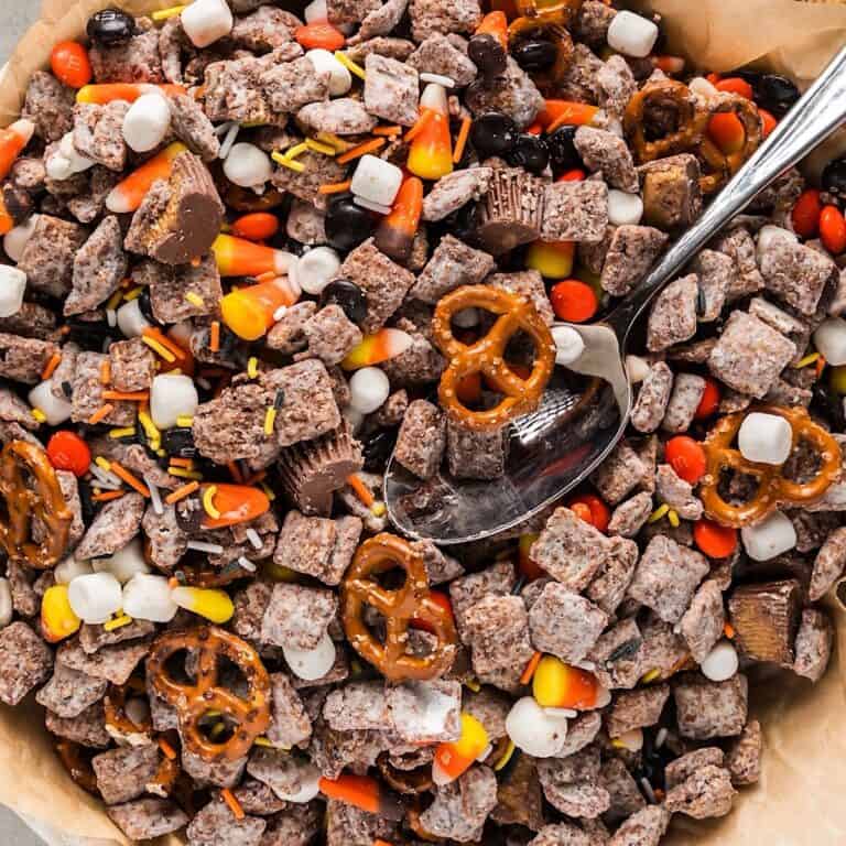 Halloween Snack Mix with Muddy Buddies (Puppy Chow Recipe) | Powell ...
