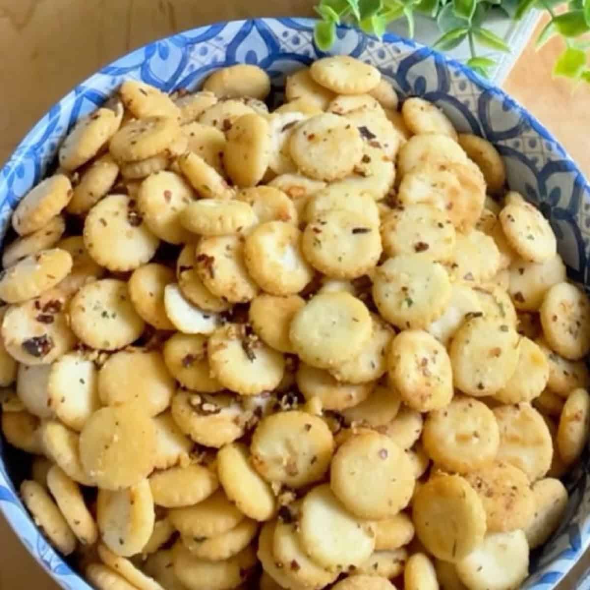 How to Make Spicy Firecrackers (Oyster Crackers Recipe) | Powell Family ...